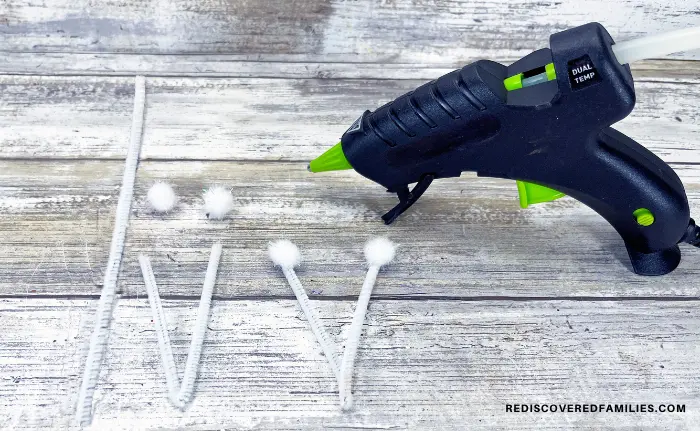 Simple Terracotta Pot Winter Bugs Craft | Rediscovered Families