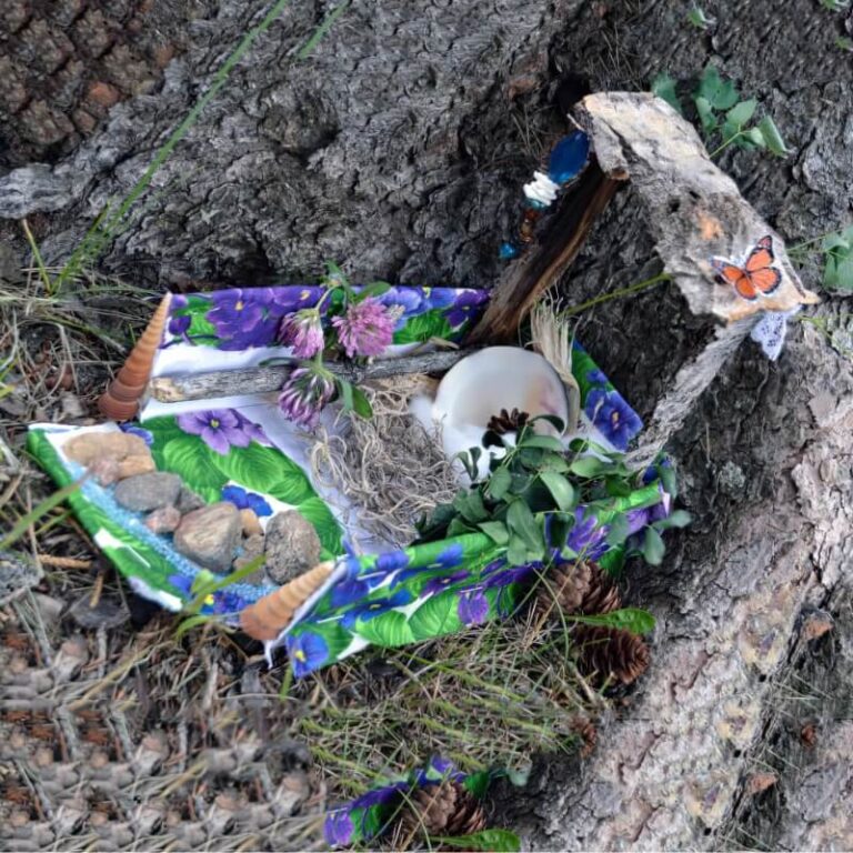 28 Forest School Activities To Entice Kids Outside | Rediscovered Families