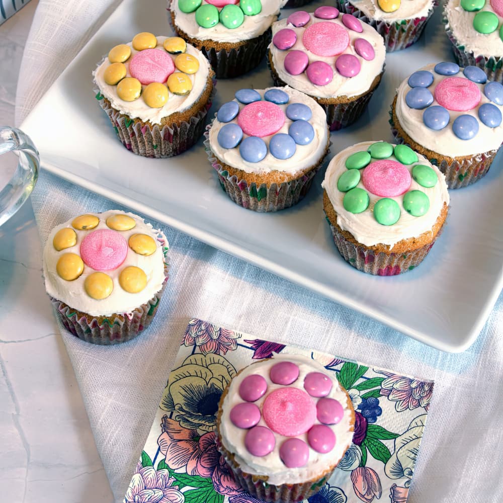 Easy Mother's Day Flower Cupcakes | Rediscovered Families