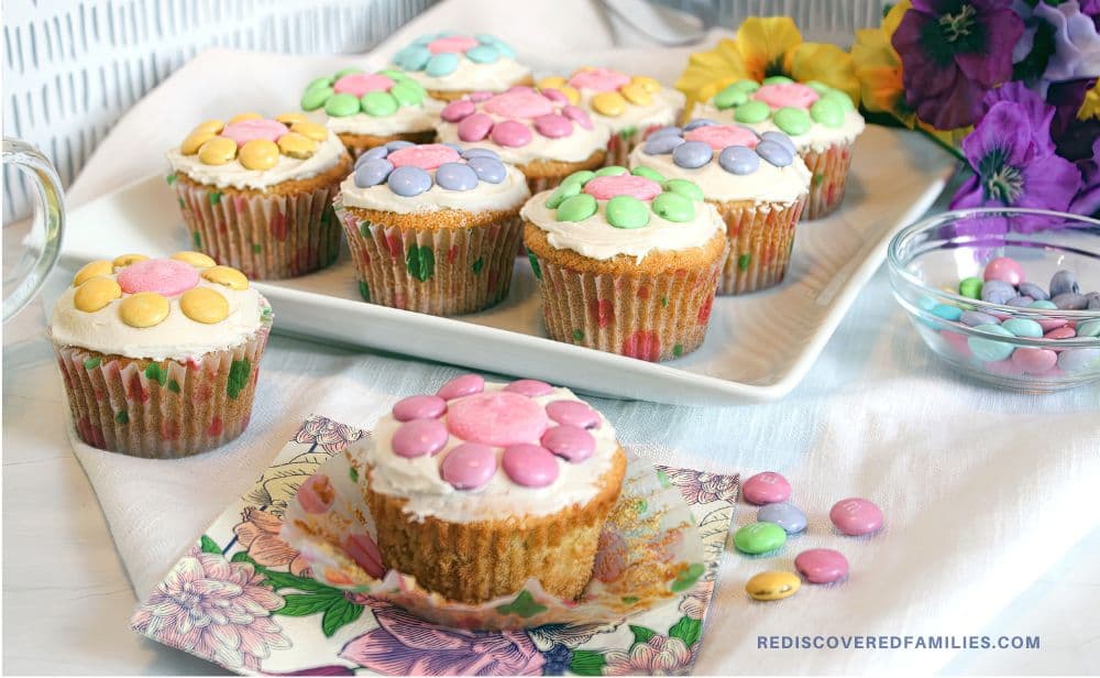 Easy Mother's Day Flower Cupcakes | Rediscovered Families