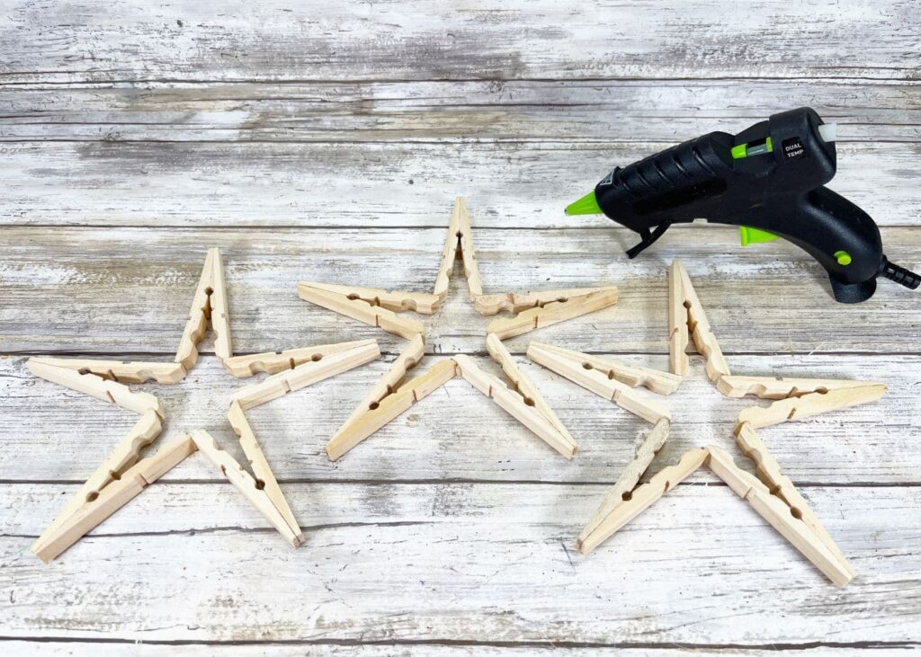Easy Clothespin Star Craft For Kids | Rediscovered Families