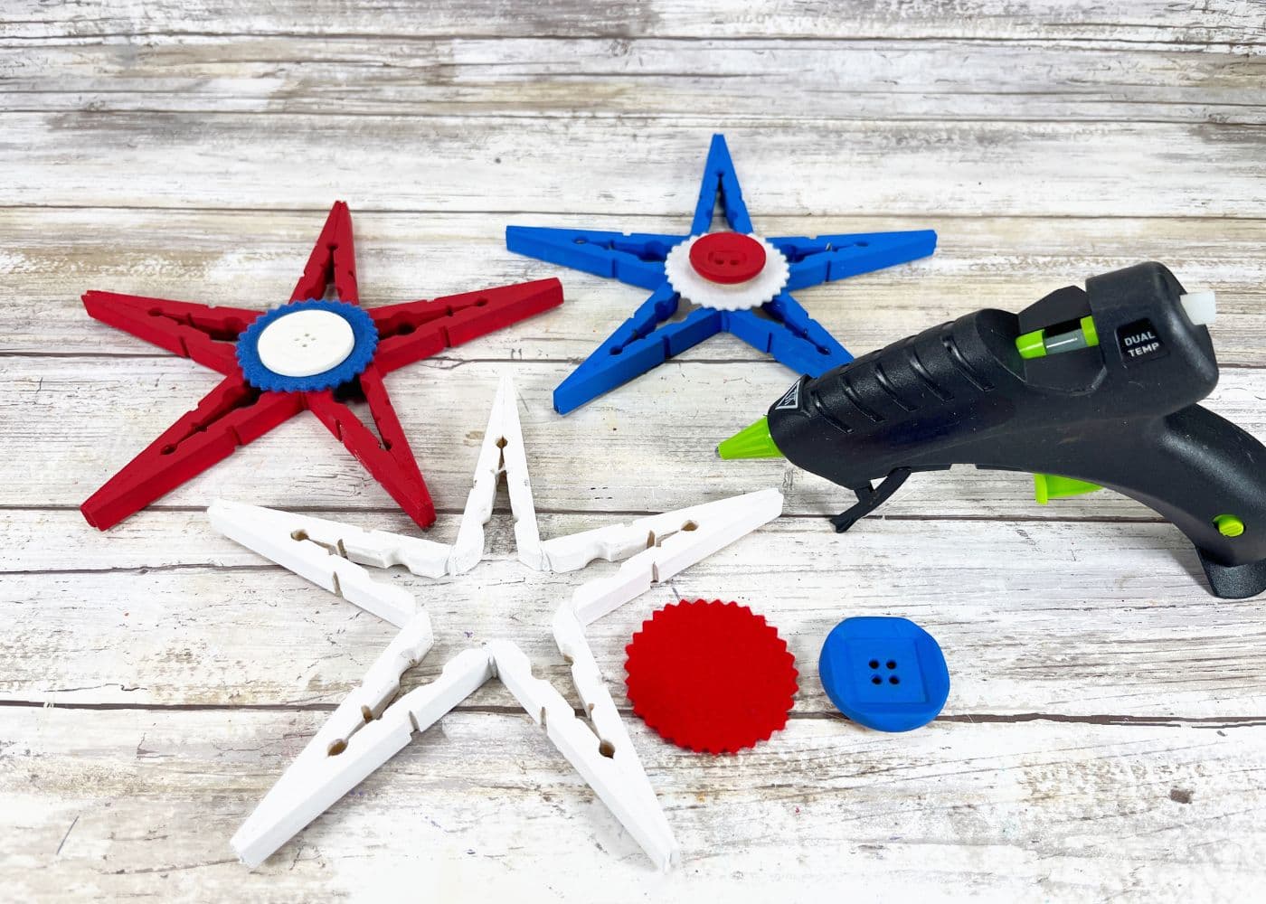 Easy Clothespin Star Craft For Kids | Rediscovered Families
