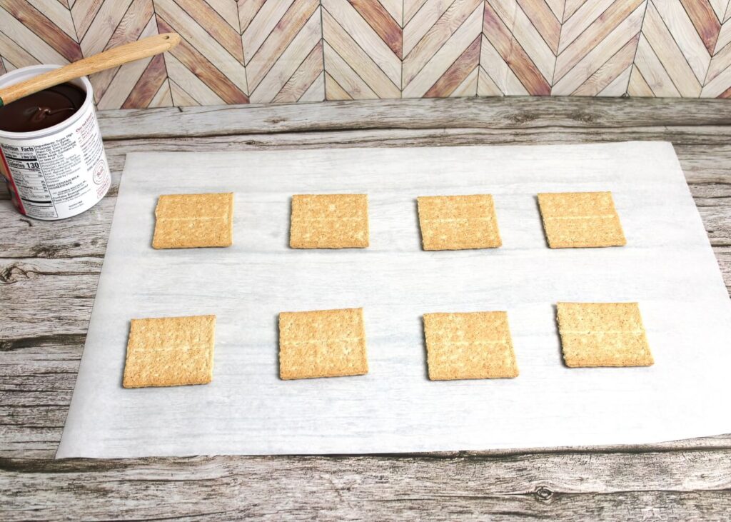 Graham Cracker Reindeer For Kids | Rediscovered Families