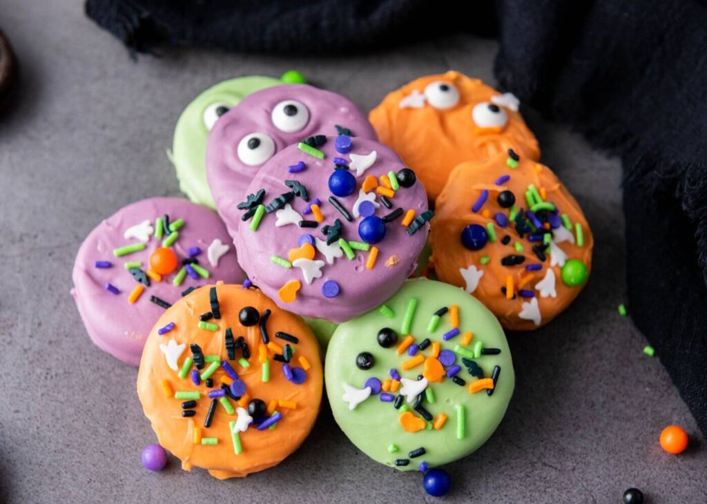 Easy Chocolate Covered Halloween Oreos Recipe | Rediscovered Families