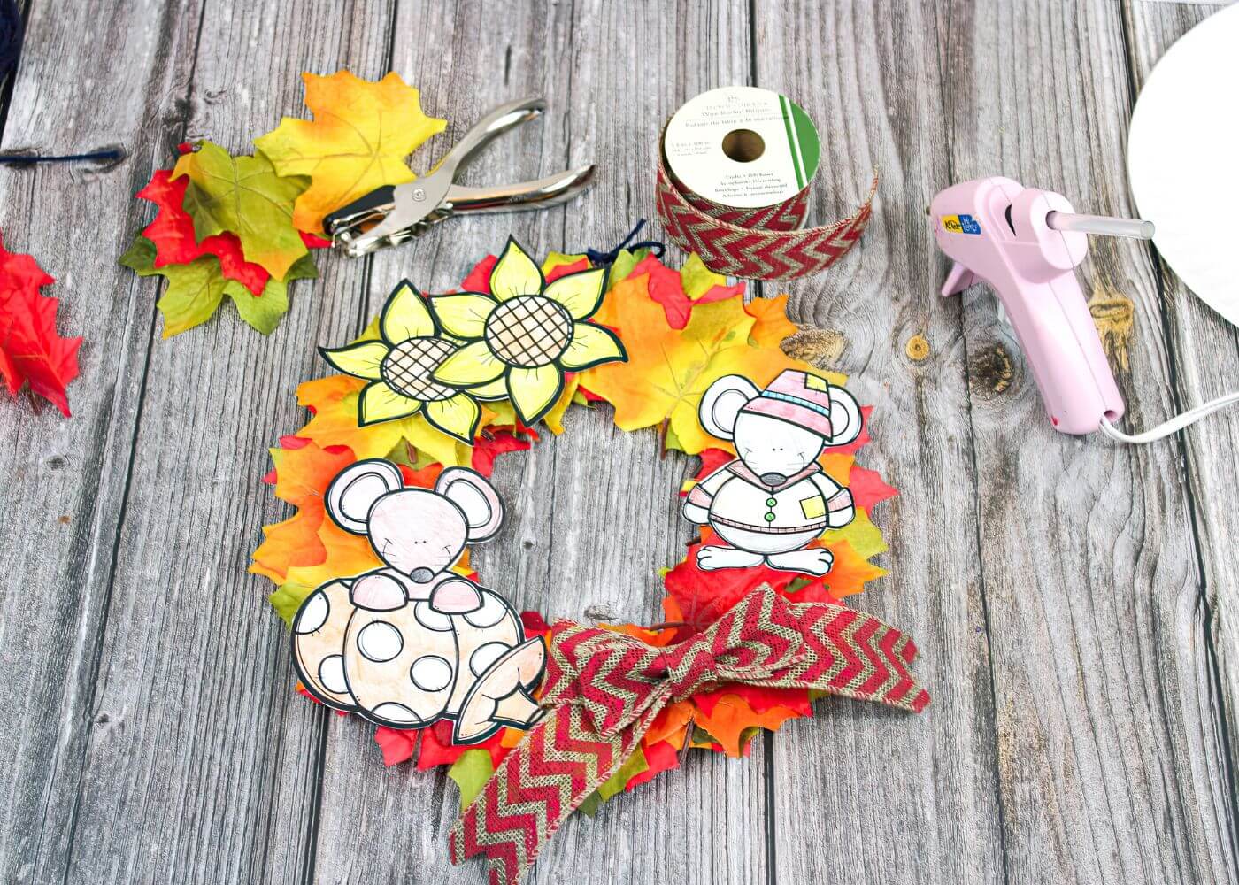 Simple Fall Wreath Craft For Kids To Make | Rediscovered Families